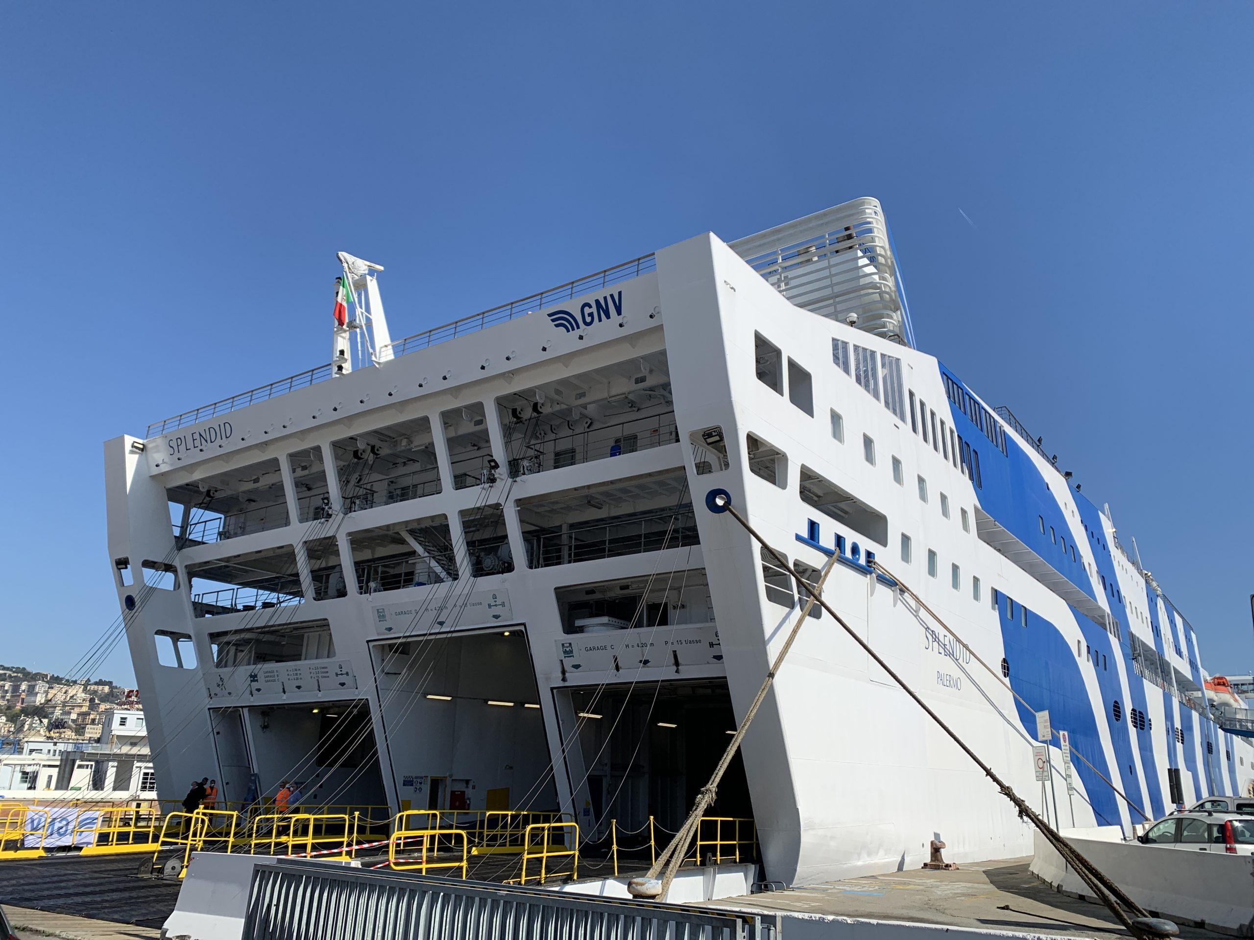 MedCruise | The GNV Splendid “floating hospital” ship docks in the Port ...