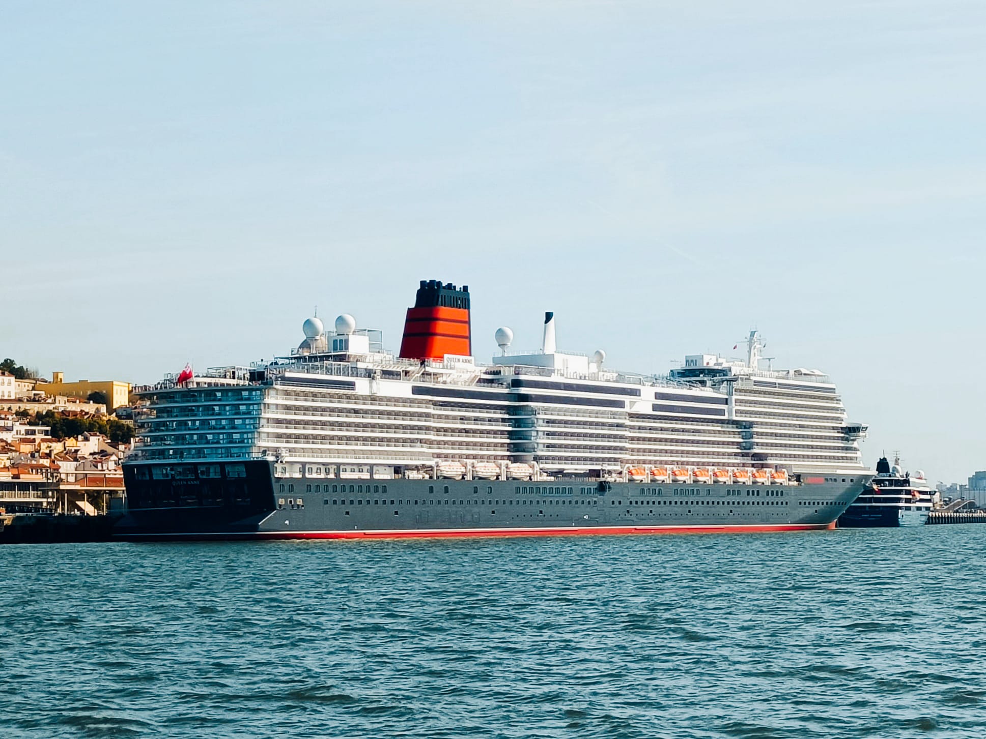 MedCruise | Port of Lisbon Welcomes the Inaugural Voyage of Cunard Line ...